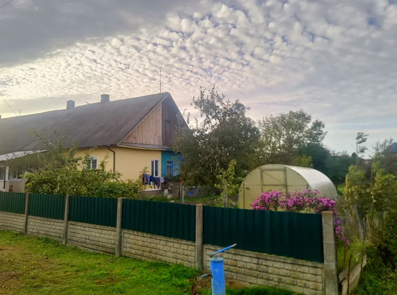 2 bedroom apartment for sale in Uzda, Belarus for $9,500 - listing #3345256