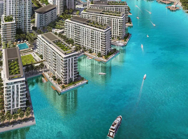 Residential complex The Cove apartments with views of the city, park ...